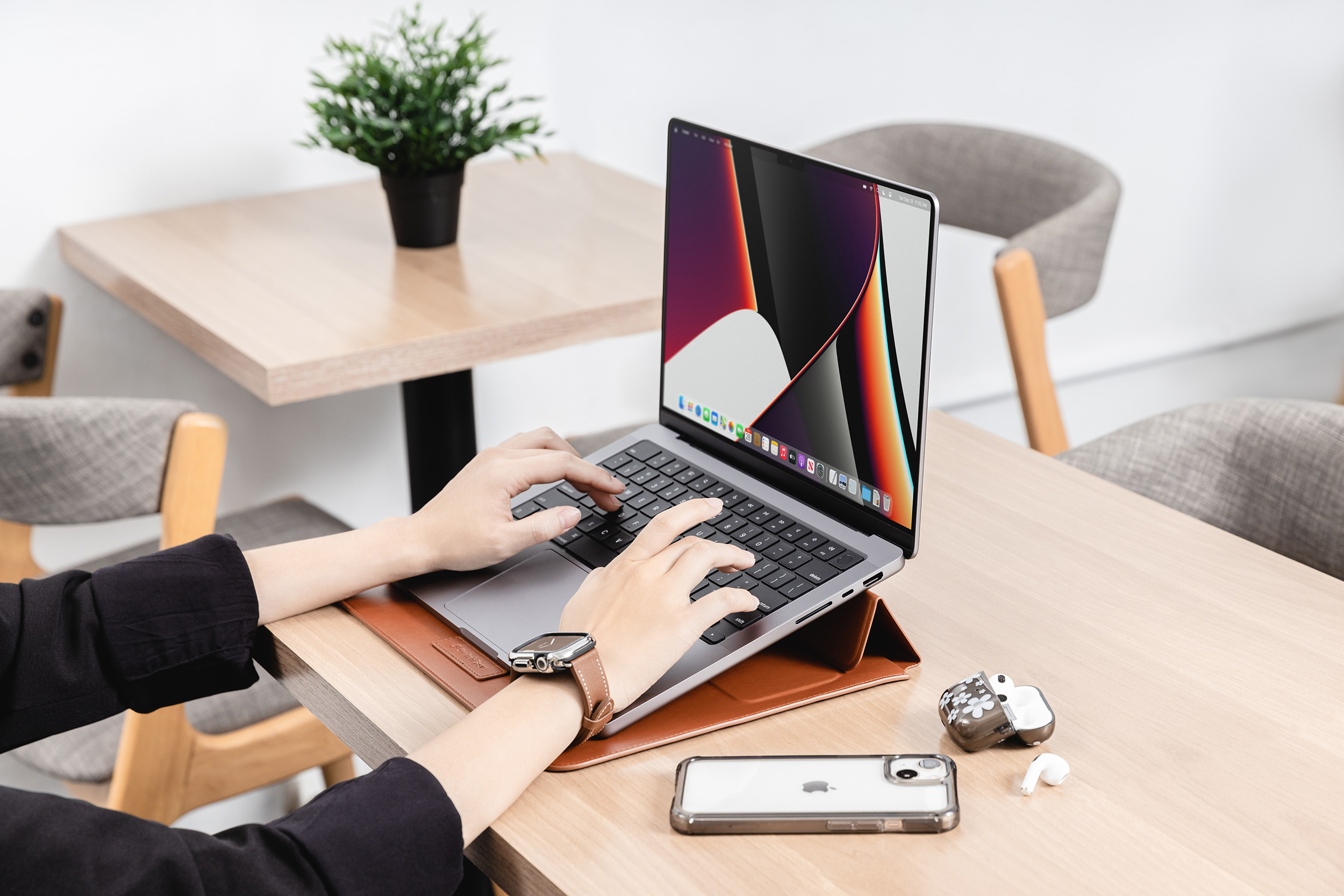 Easystand Leather Laptop Sleeve | Nomad Store Brunei